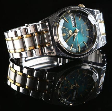 Season 1 - Various EpisodesLa Quica’s (Diego Cataño) Wrist Watch ...