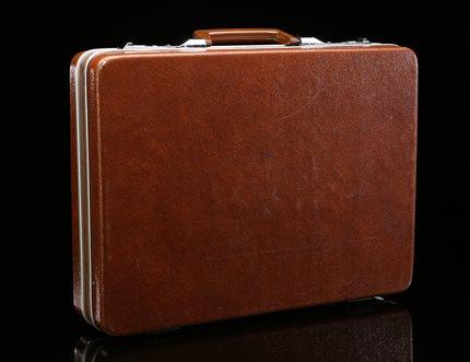 Season 1 - Episode 4: THE PALACE IN FLAMESJavier Peña’s (Pedro Pascal ...